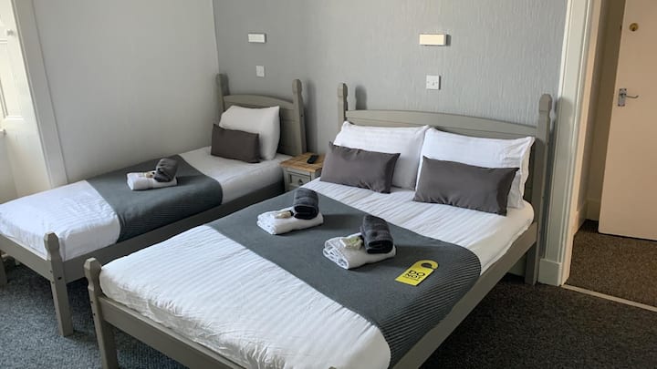 Windsor Hotel, Kirkcaldy 02 Family Room Sleeps 3 - Kirkcaldy