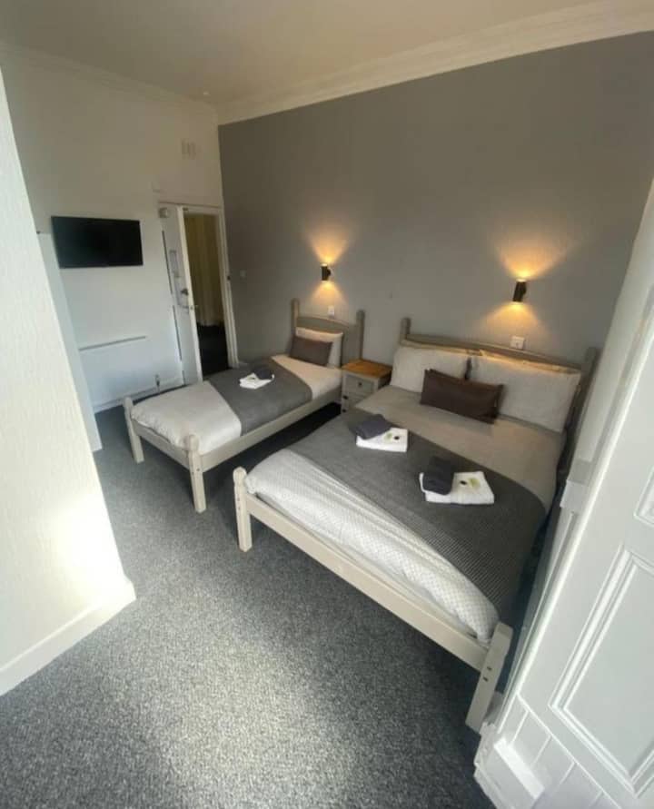Windsor Hotel, Kirkcaldy 10 Family Room Sleeps 3 - Kirkcaldy