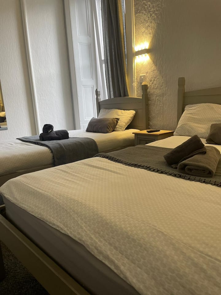 Windsor Hotel, Kirkcaldy 07 Family Room Sleeps 3 - Fife