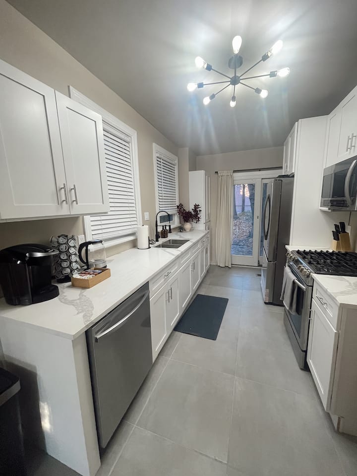 Riverfront! King Bed Suite Close To Hershey! - Harrisburg, PA