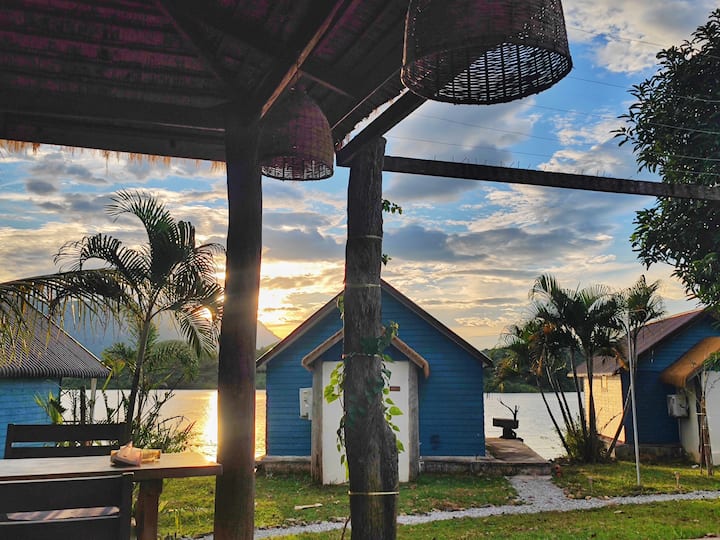 Blue Cabin With Lake View - Laos