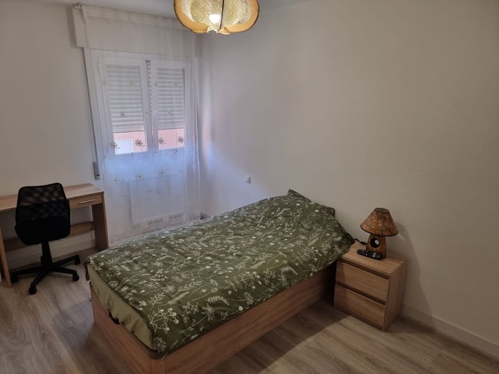 Habitación Tranquila Y Luminosa - Alcobendas