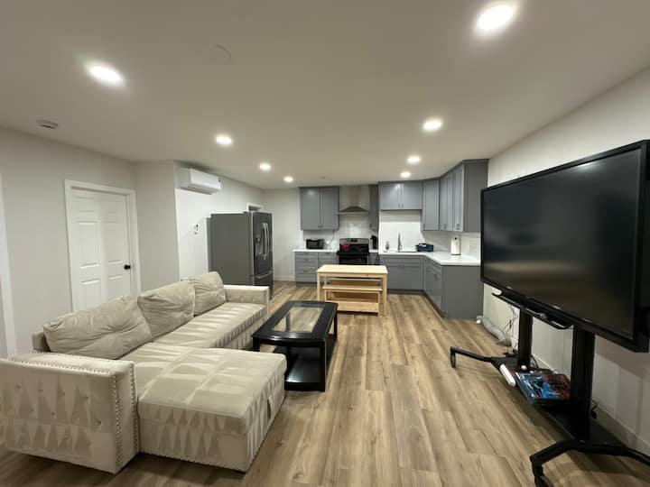 Comfy Open Concept House - Costa Mesa, CA