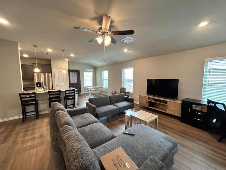 Entire Home, 3 Beds/2 Baths - Bryan, TX