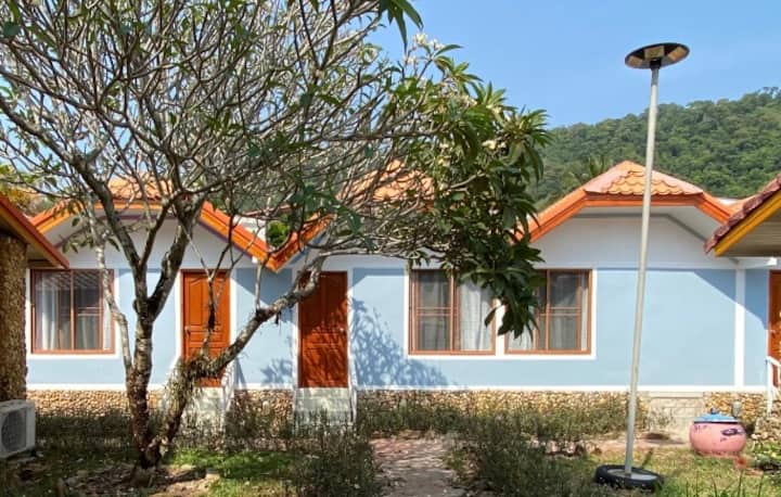 Family Bungalow Near Beach - Ko Chang