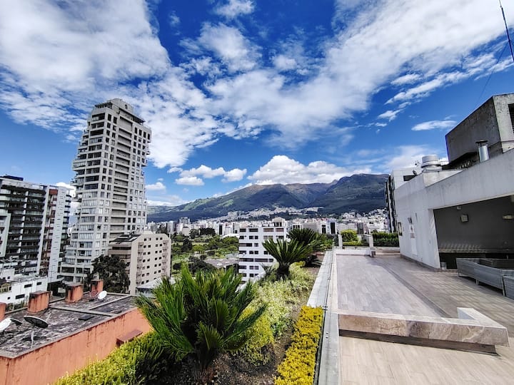 Amplio Departamento Con Balcón En La Finlandia - Quito