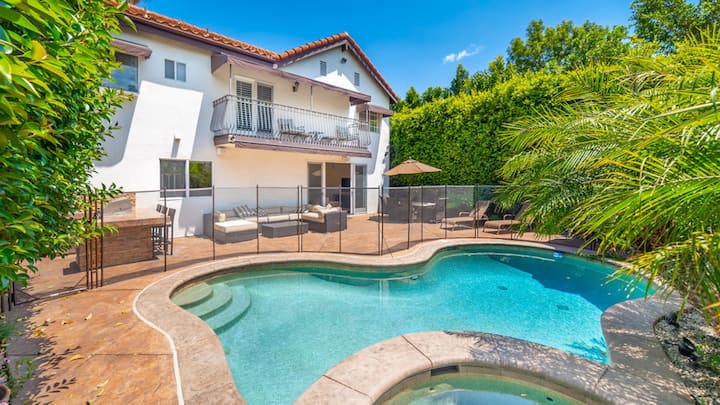 Gated Villa Tropicana W/ Pool & Hot Tub - Los Angeles, CA