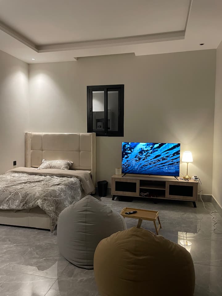 Studio With Comfy Bed /Gym Included / Near Airport - Riyadh