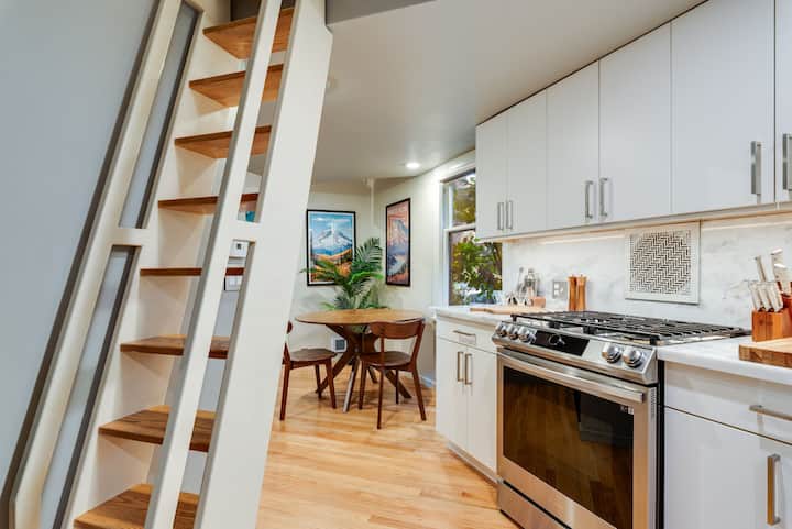 Capitol Hill Urban Oasis - Seattle, WA