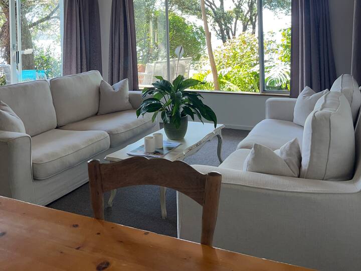 Beach Front Holiday Home - Matakana