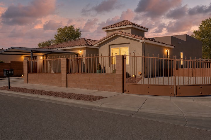 Private & Safe Retreat | Modern With Gated Parking - Albuquerque, NM
