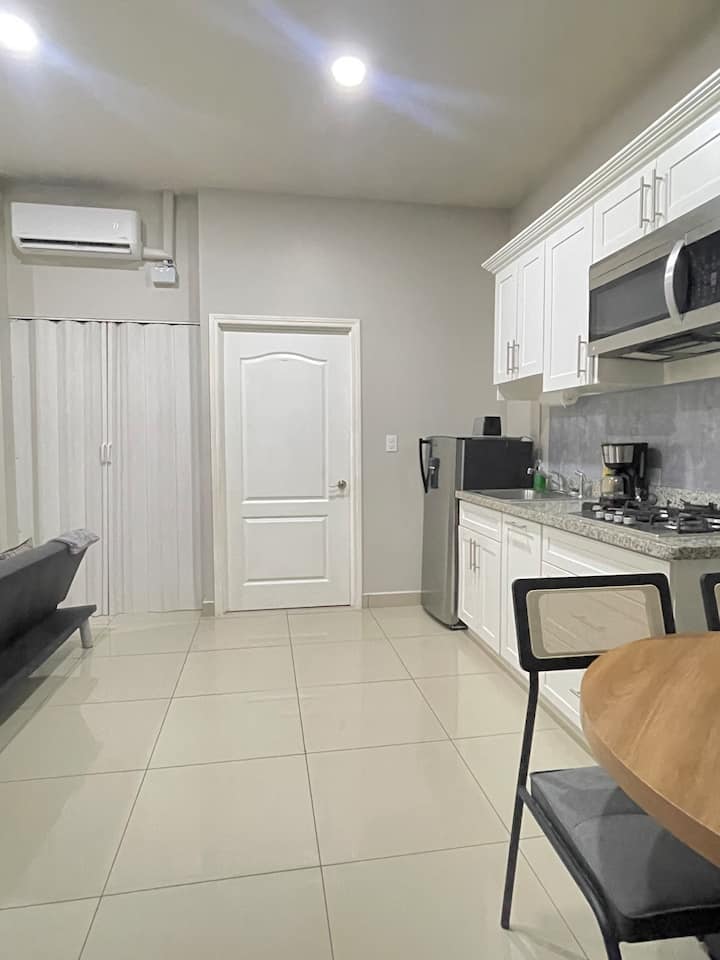 Lugar Moderno Con A/c Y Wifi 6 - El Salvador