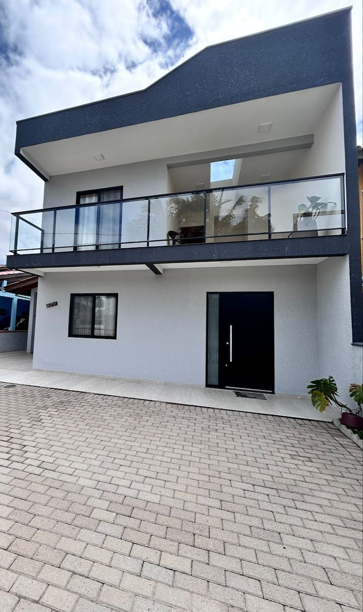 Sobrado Novo Em Itapoá, óTima Localização. - Itapoá