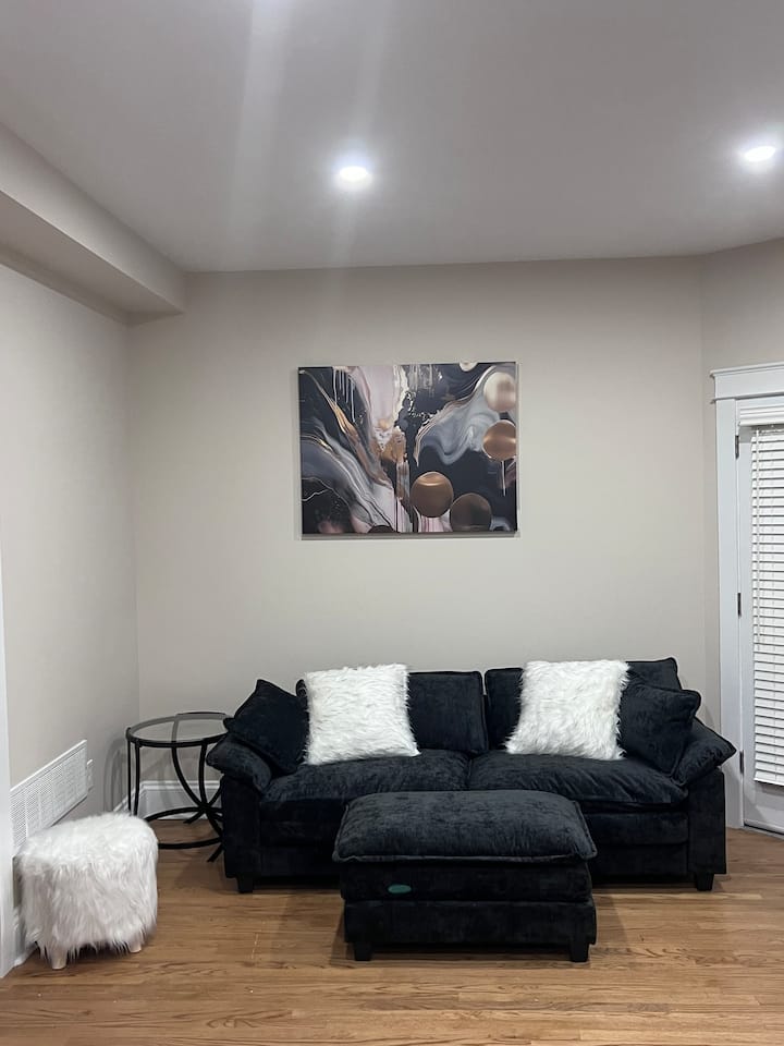 Nice Home Via Cultural Gardens! - Cleveland Heights, OH