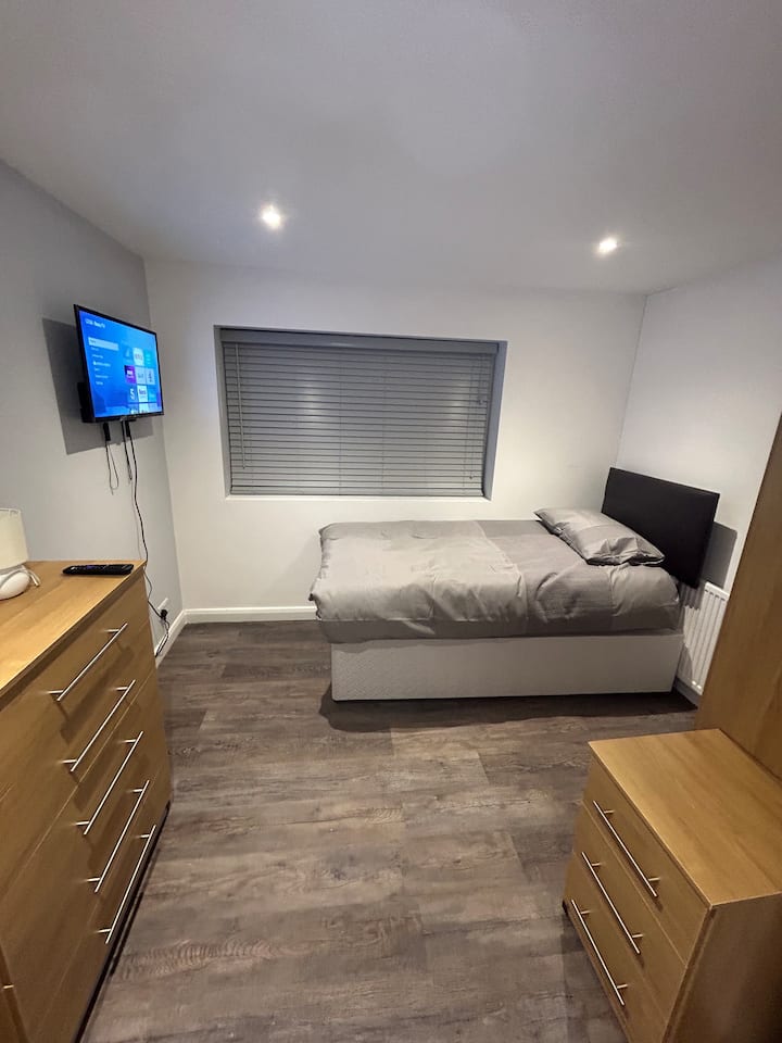 Cosy Room (5) En-suite - Crawley