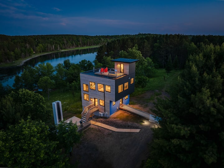Lakeside Loft, Roof Deck + Sauna - United States