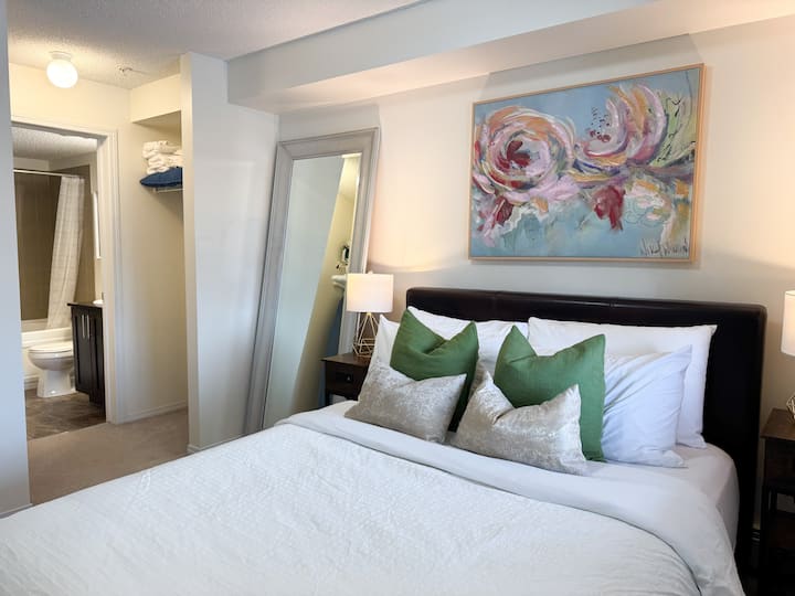 2 Bed | 2 Bath | Den | Ug Parking - Edmonton