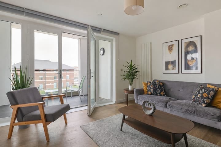 Modern 2 Bdr | Gym | Workspace | Parking | Balcony - Surbiton
