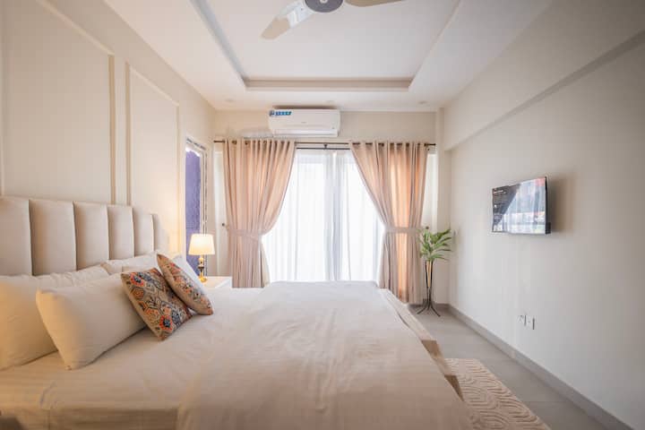 4br Penthouse: Sky-high Luxury With Margalla Views - Islamabad