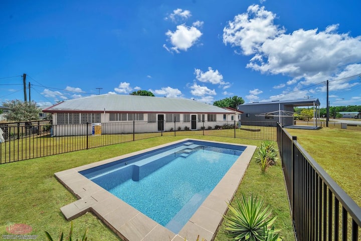 Reef Shack Beach Vibes Stroll To The Beach - Silkwood