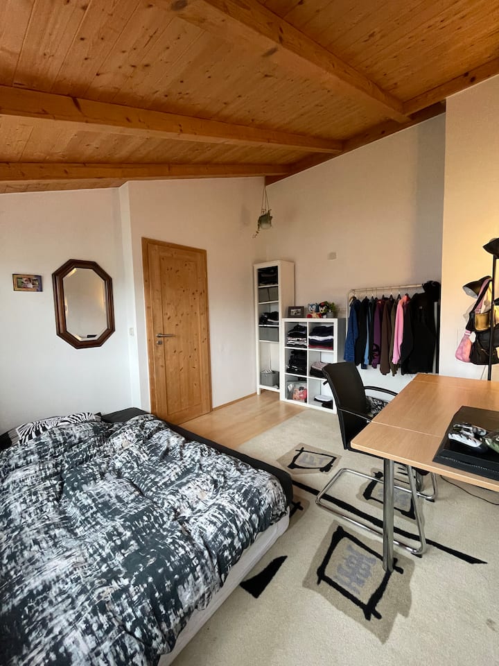 Privatzimmer In Haus Mit Garten - München