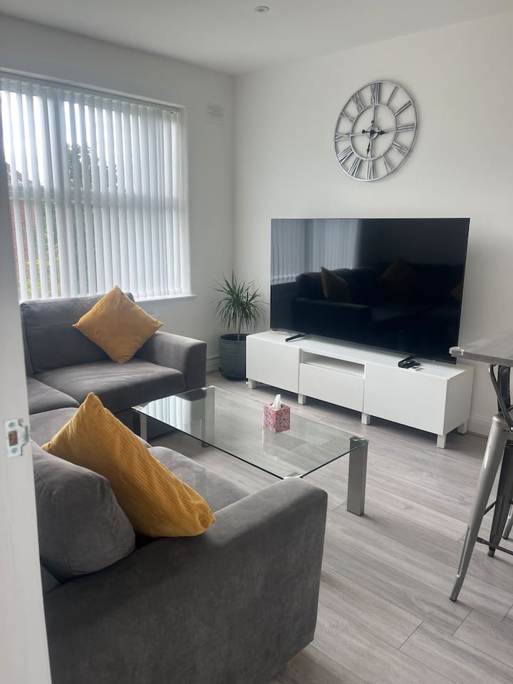 Cosy 2 Bedroom Apartment - Altrincham