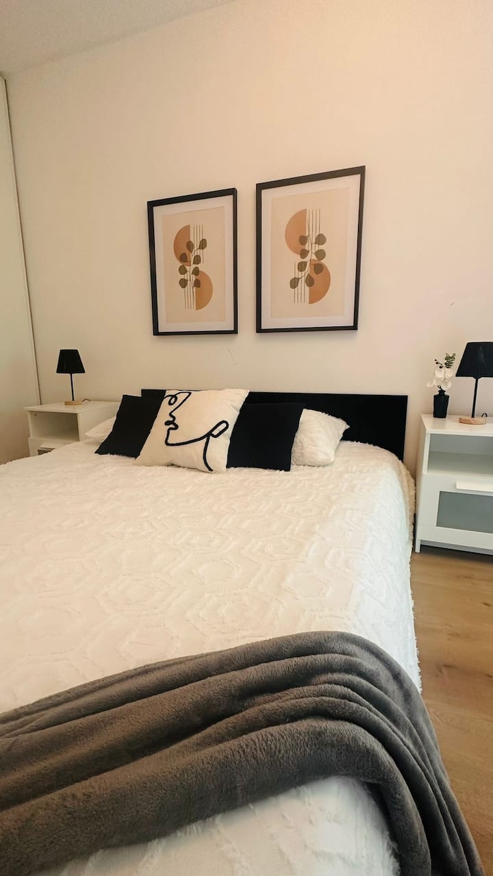 Modern Flat 2min From Paris Rer – Stylish & Bright - Gennevilliers