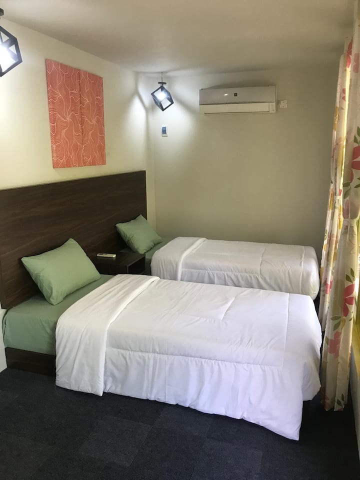 Red Container
Queen Bed - Banjar