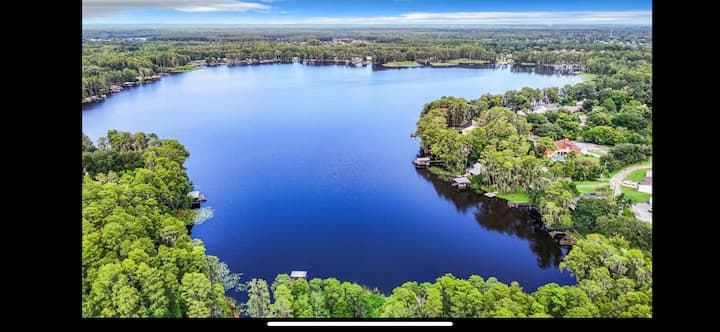 Lakefront Retreat Near Golf, Eateries, Shops & Hwy - Land O' Lakes, FL