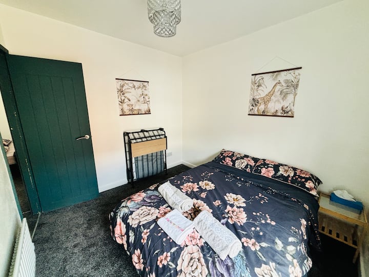 Entire Luxury House Free Parking - Birkenhead