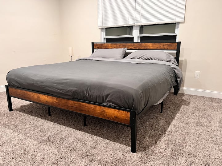 Clean Private Room In Shared House! King Bed! - Forest Hills, PA