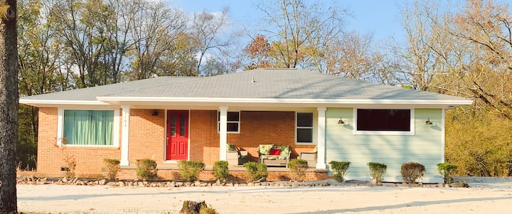 Large Level Lot W/ Circle Drive - Hot Springs, AR