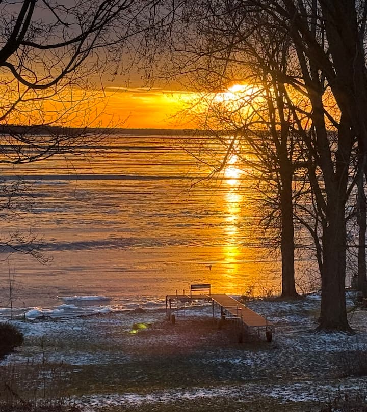 Lakefront Retreat W/ Kayaks, Firepit & Home Office - Hastings, NY