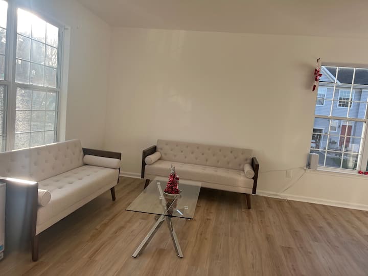10 Room In Woodbridge Basement 10 - Woodbridge, VA