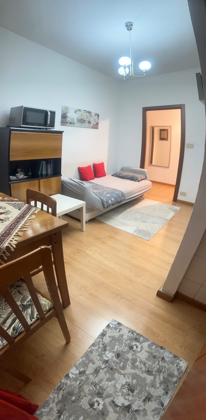 A Nice Bed With Breakfast In The Living Room - Rivoli