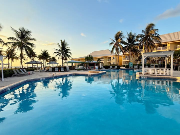Beach Getaway! Enjoy Free Breakfast, Pool - ケイマン諸島