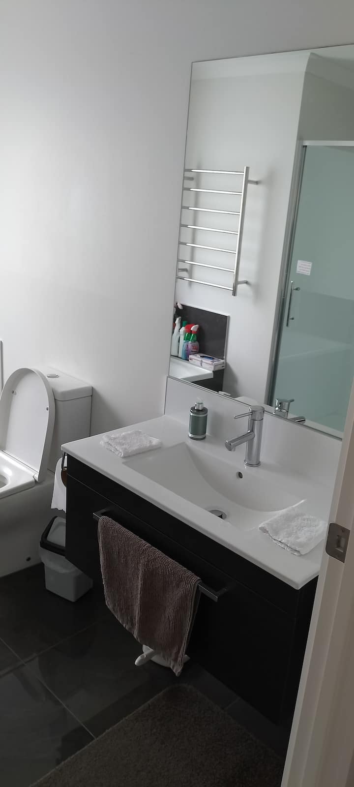 Guest Room In Pyes Pa With Shared Main Bathroom - Mount Maunganui