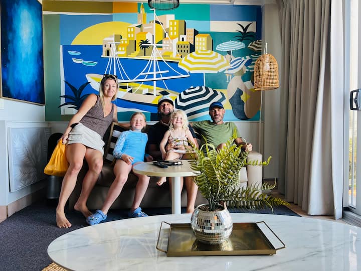 Surfers French Art Deco | Beachfront - Gold Coast