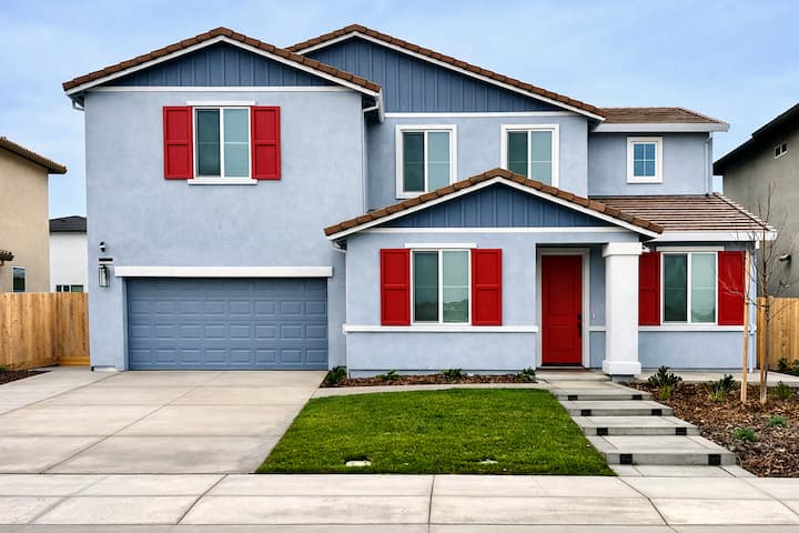 Near Great Wolf | Yosemite Gateway | Modern 4br - Manteca, CA