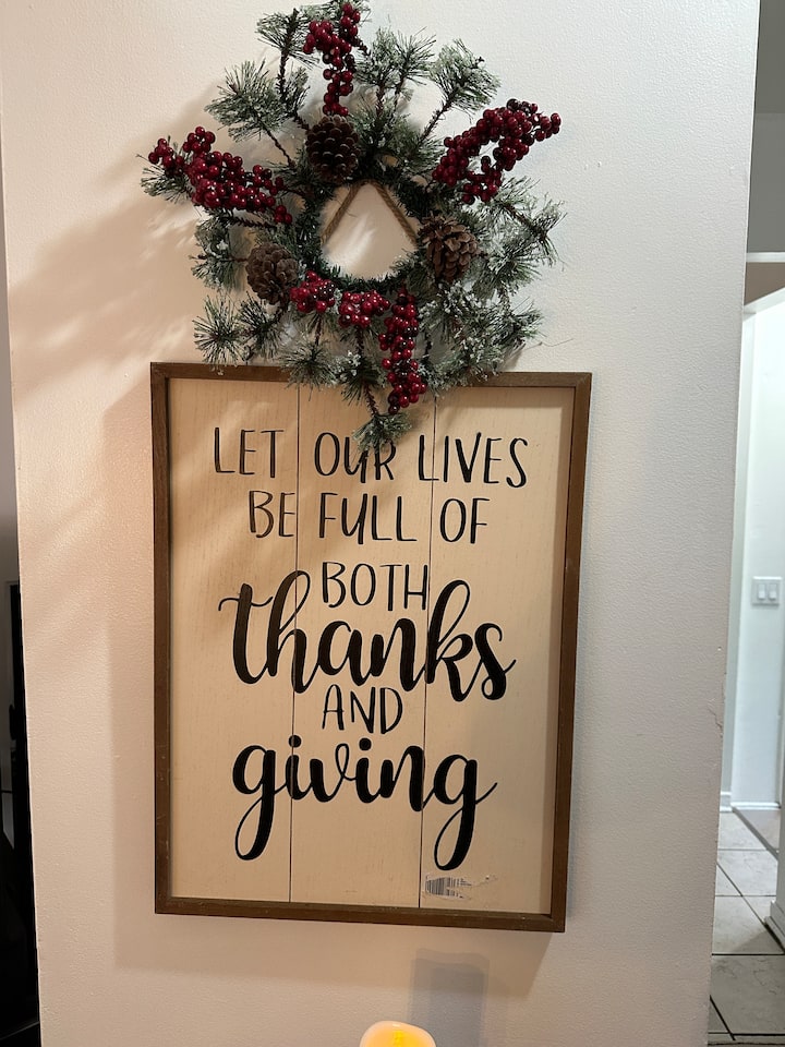 Spacious 3-bedroom Getaway  For Families & Groups - Sterling Heights, MI