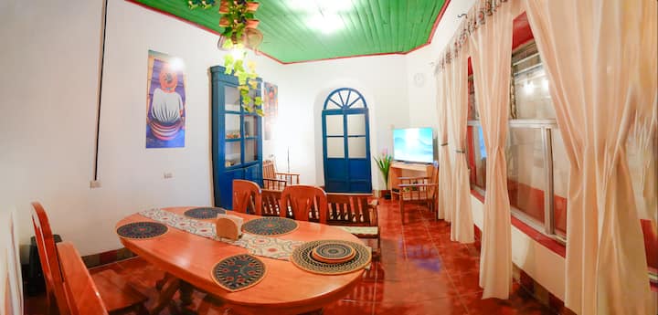 Casa Aura 1 Minuto Del Parque Central. - Olintepeque