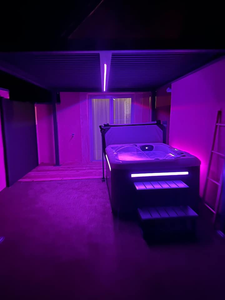 La Petite Maison Au Jacuzzi - Coust