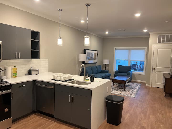 212 Modern 1br | 2-min Walk To Train |Free Parking - New Jersey