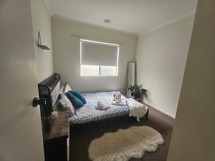 Modern Queen Surf Coast Delight - Geelong