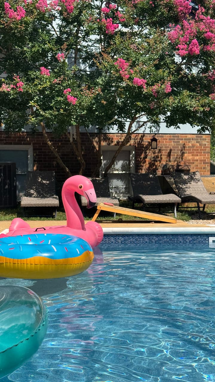 Deep Pool | Fire Pit | Hottub | Mins From Downtown - Raleigh, NC