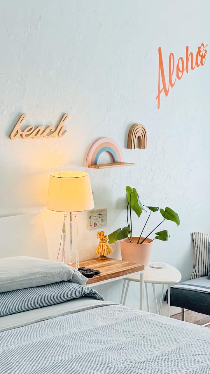 Cozy Waikīkī Studio 1/2 Block From The Beach - Honolulu, HI