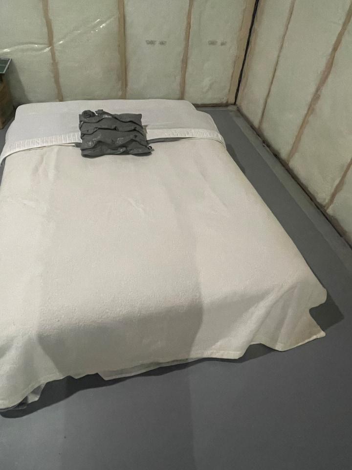 Shared Basement: Bed Available - Innisfail, AB, Canada