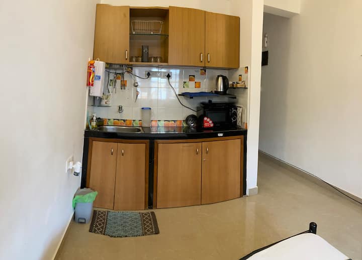 Ac Cozy Studio|safe|beach-5m|pool|gym|power Backup - Colva