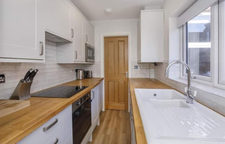 4 Bedroom House, Close To Walmgate Bar, Sleeps 7 - York, UK