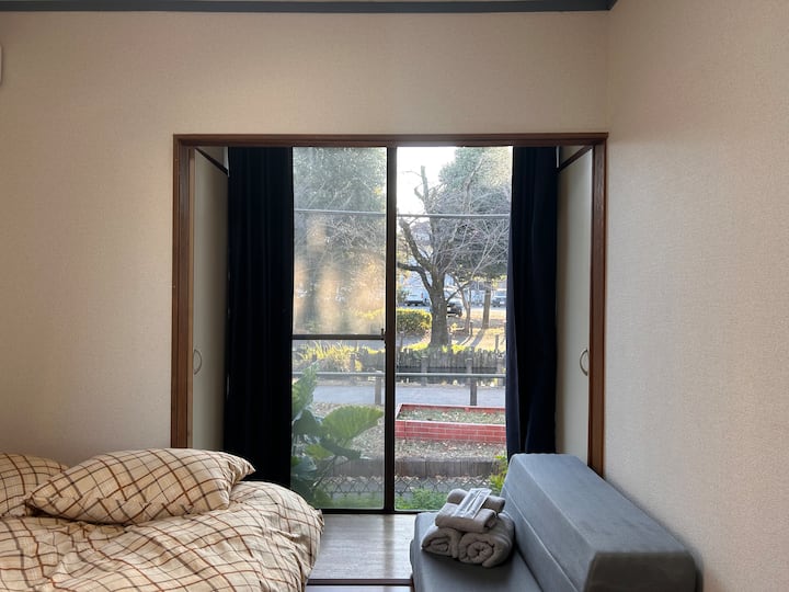 シェアハウスの鍵付き個室/新宿まで25分/自然豊かな緑地の隣/ペット相談可/102 - Tama